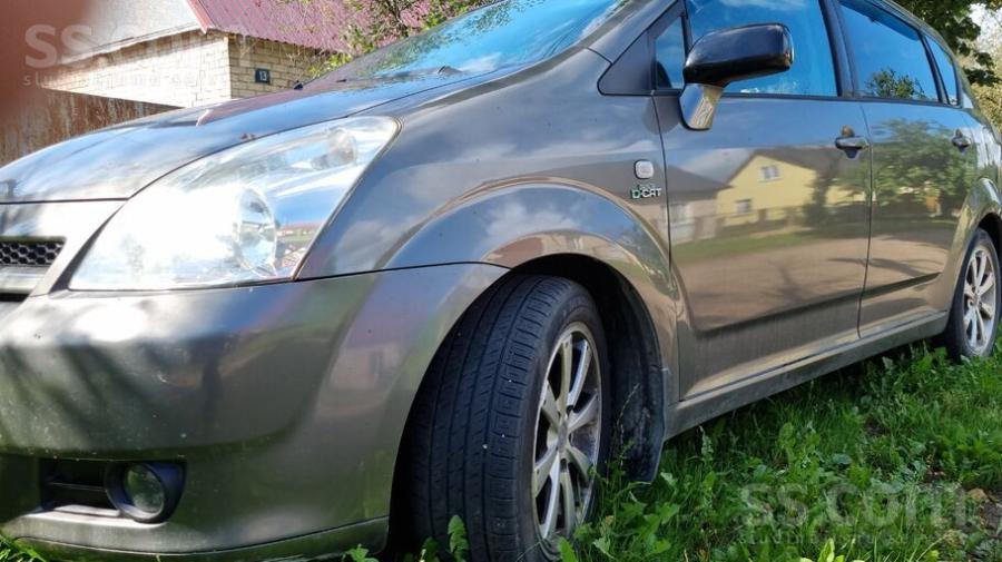 Pelēks Toyota Corolla Verso 2006 Daugavpils, ar dzinēja tilpumu 2.20 L un nobraukumu 400 tūkst. km par 600 €, foto 3 vietnē AUTOMOTO.COM.LV