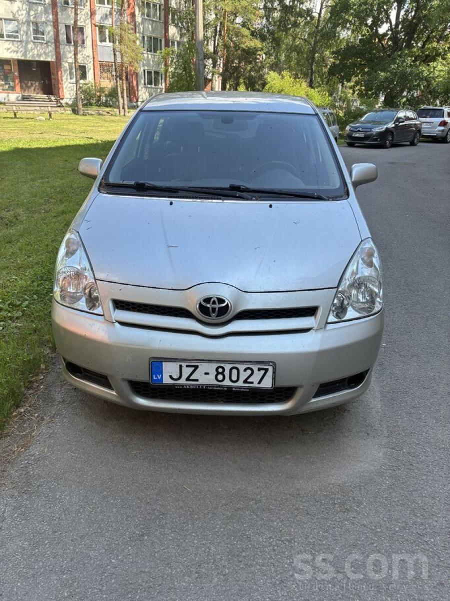 Grey Toyota Corolla Verso 2006 in Jurmala, with an engine capacity of 1.80 L and mileage of 171 thousand km for 2800 €, photo 1 on AUTOMOTO.COM.LV