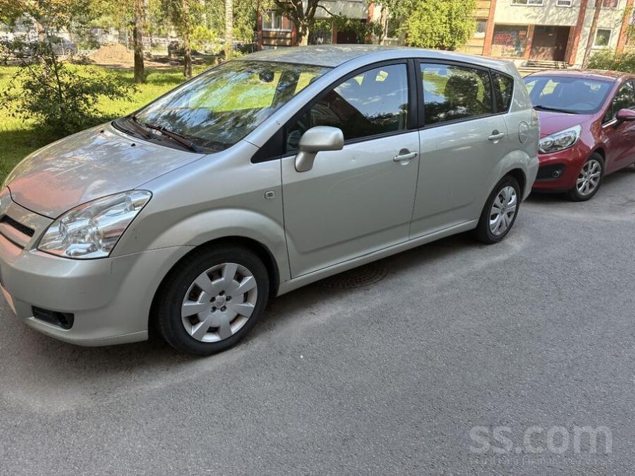 Grey Toyota Corolla Verso 2006 in Jurmala, with an engine capacity of 1.80 L and mileage of 171 thousand km for 2800 €, photo 3 on AUTOMOTO.COM.LV