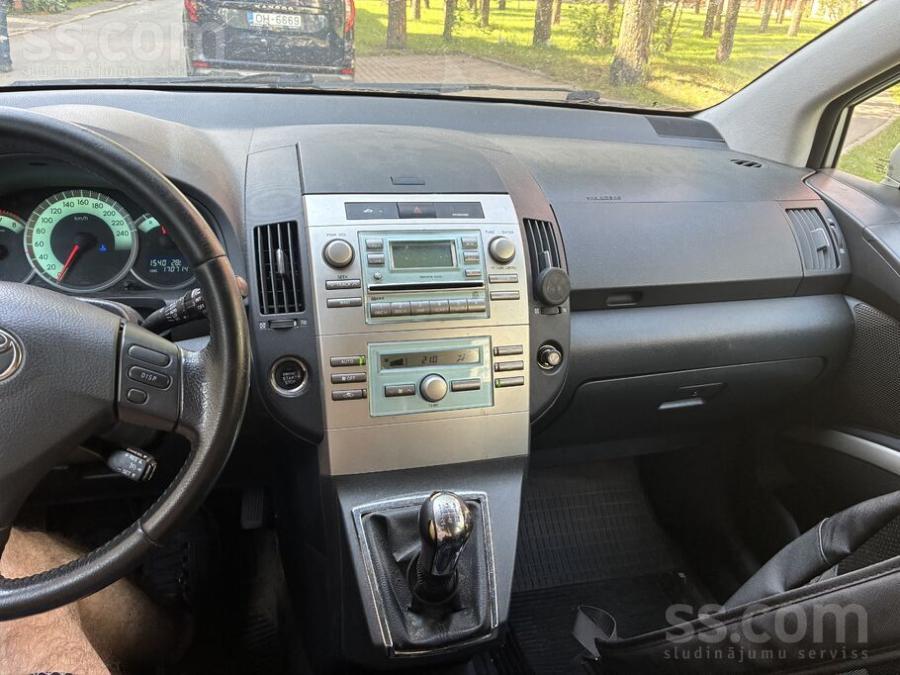 Grey Toyota Corolla Verso 2006 in Jurmala, with an engine capacity of 1.80 L and mileage of 171 thousand km for 2800 €, photo 6 on AUTOMOTO.COM.LV