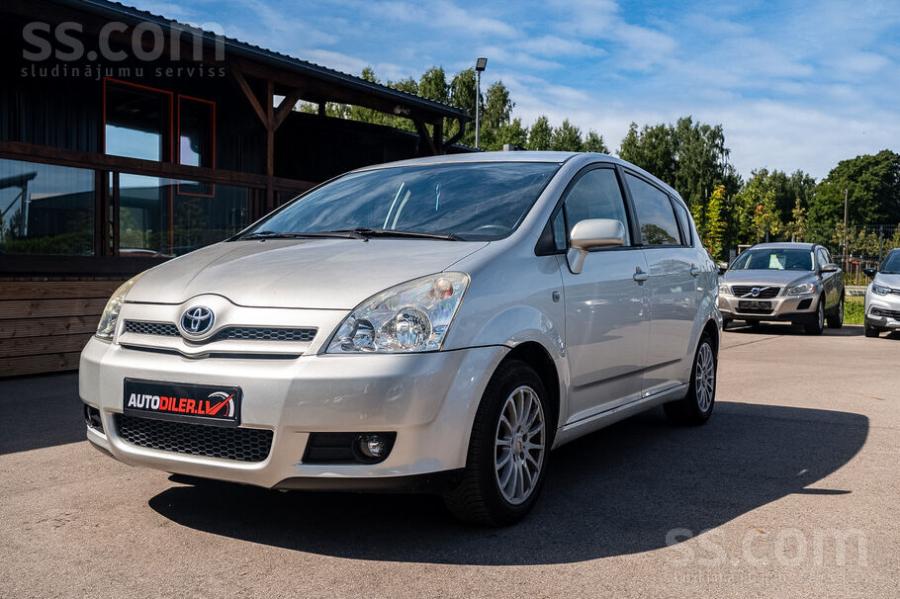 Grey Toyota Corolla Verso 2006 in Riga, with an engine capacity of 1.80 L and mileage of 0 thousand km for 2390 €, photo 4 on AUTOMOTO.COM.LV
