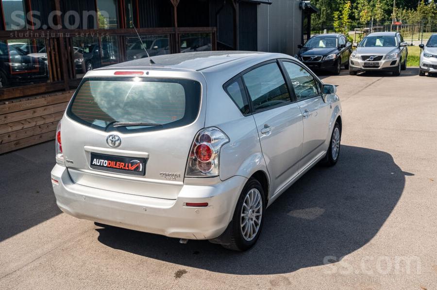 Grey Toyota Corolla Verso 2006 in Riga, with an engine capacity of 1.80 L and mileage of 0 thousand km for 2390 €, photo 11 on AUTOMOTO.COM.LV