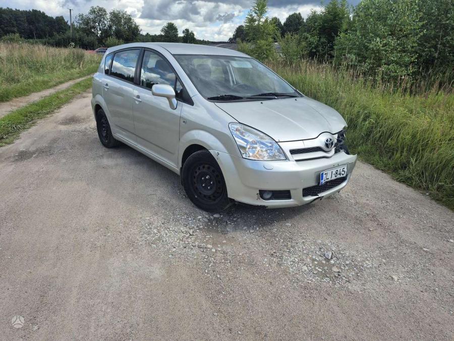 Pelēks Toyota Corolla Verso 2006 Klaipėda, ar dzinēja tilpumu 1.79 L un nobraukumu 295 tūkst. km par 1950 €, foto 1 vietnē AUTOMOTO.COM.LV