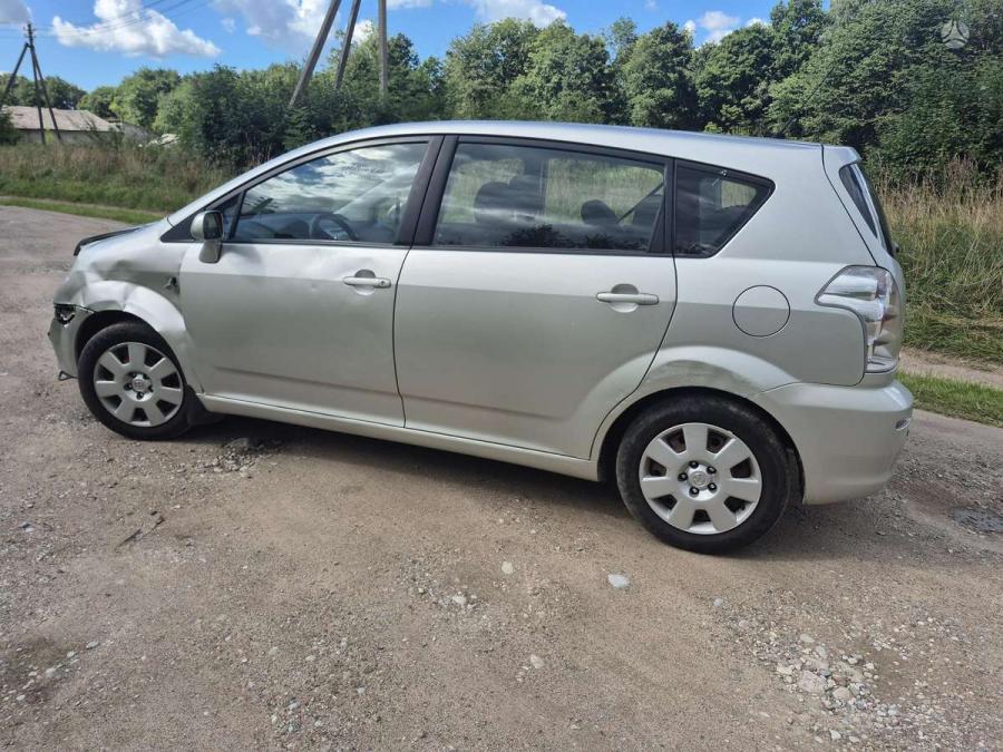 Pelēks Toyota Corolla Verso 2006 Klaipėda, ar dzinēja tilpumu 1.79 L un nobraukumu 295 tūkst. km par 1950 €, foto 3 vietnē AUTOMOTO.COM.LV