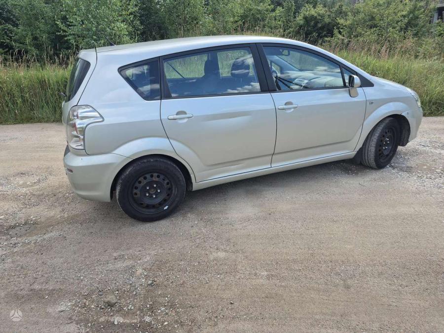Pelēks Toyota Corolla Verso 2006 Klaipėda, ar dzinēja tilpumu 1.79 L un nobraukumu 295 tūkst. km par 1950 €, foto 5 vietnē AUTOMOTO.COM.LV