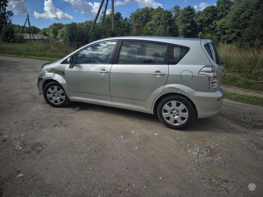 Pelēks Toyota Corolla Verso 2006 Klaipėda, ar dzinēja tilpumu 1.79 L un nobraukumu 295 tūkst. km par 1950 €, foto 7 vietnē AUTOMOTO.COM.LV