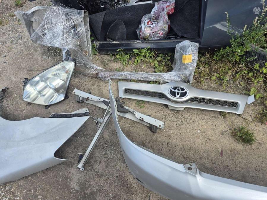 Pelēks Toyota Corolla Verso 2006 Klaipėda, ar dzinēja tilpumu 1.79 L un nobraukumu 295 tūkst. km par 1950 €, foto 14 vietnē AUTOMOTO.COM.LV