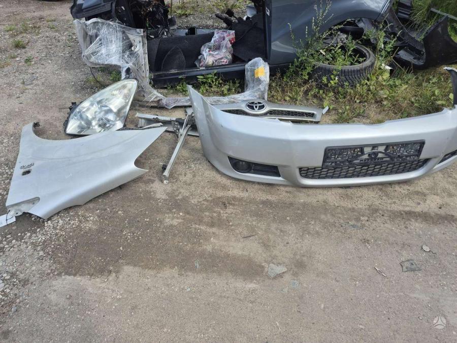 Pelēks Toyota Corolla Verso 2006 Klaipėda, ar dzinēja tilpumu 1.79 L un nobraukumu 295 tūkst. km par 1950 €, foto 15 vietnē AUTOMOTO.COM.LV