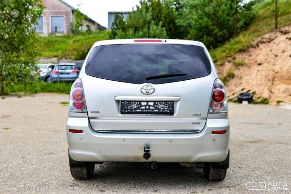 Pelēks Toyota Corolla Verso 2006 Kretinga, ar dzinēja tilpumu 2.20 L un nobraukumu 406 tūkst. km par 2250 €, foto 7 vietnē AUTOMOTO.COM.LV
