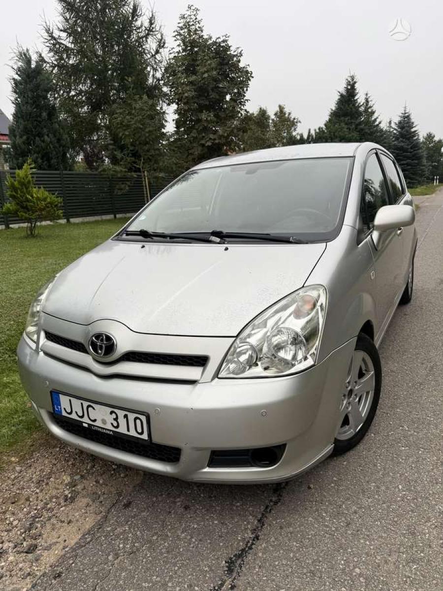 Pelēks Toyota Corolla Verso 2006 Viļņa, ar dzinēja tilpumu 2.23 L un nobraukumu 316 tūkst. km par 1850 €, foto 3 vietnē AUTOMOTO.COM.LV