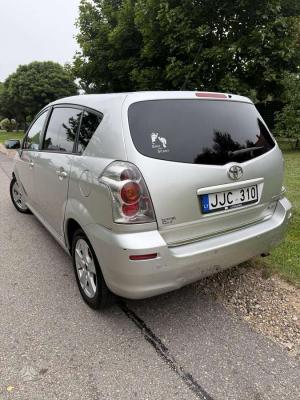 Pelēks Toyota Corolla Verso 2006 Viļņa, ar dzinēja tilpumu 2.23 L un nobraukumu 316 tūkst. km par 1850 €, foto 7 vietnē AUTOMOTO.COM.LV