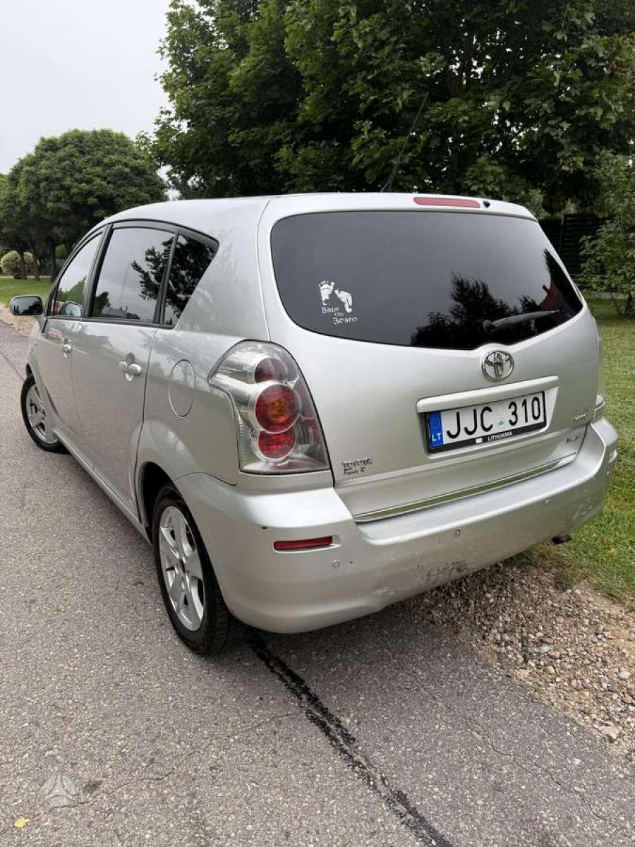 Pelēks Toyota Corolla Verso 2006 Viļņa, ar dzinēja tilpumu 2.23 L un nobraukumu 316 tūkst. km par 1850 €, foto 7 vietnē AUTOMOTO.COM.LV