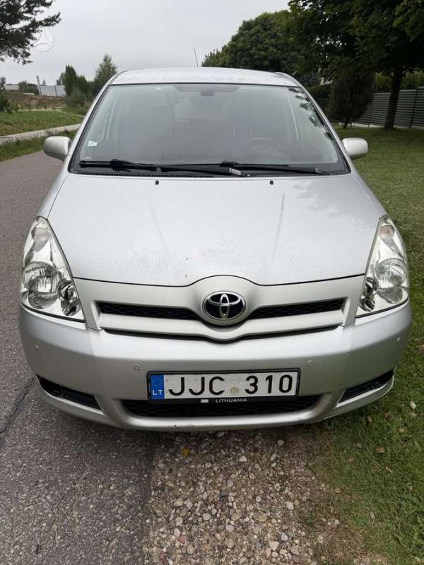 Toyota Corolla Verso 2006 in Vilnius on AUTOMOTO.COM.LV Grey Toyota Corolla Verso 2006 in Vilnius, with an engine capacity of 2.23 L and mileage of 316 thousand km for 1850 ā¬, photo 8 on AUTOMOTO.COM.LV