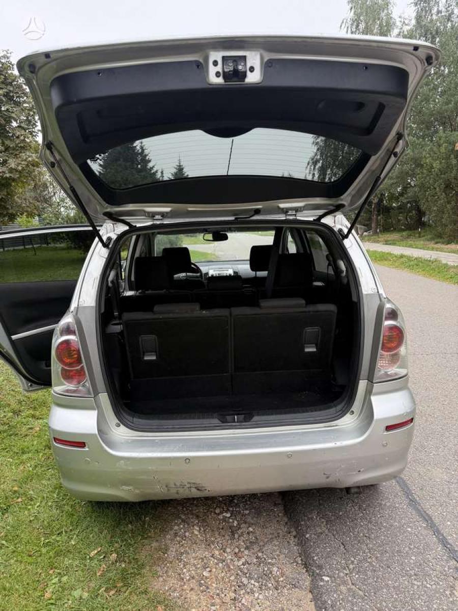 Pelēks Toyota Corolla Verso 2006 Viļņa, ar dzinēja tilpumu 2.23 L un nobraukumu 316 tūkst. km par 1850 €, foto 9 vietnē AUTOMOTO.COM.LV