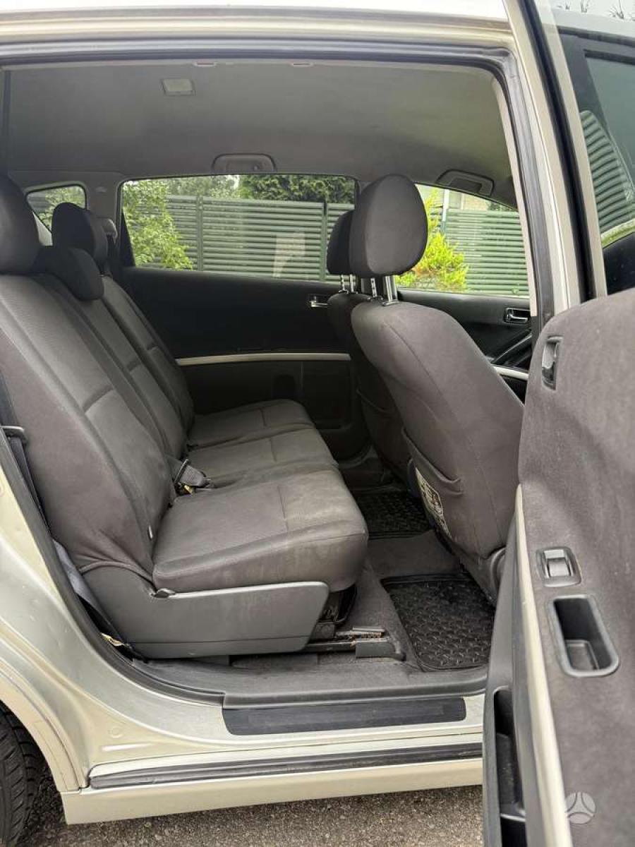 Pelēks Toyota Corolla Verso 2006 Viļņa, ar dzinēja tilpumu 2.23 L un nobraukumu 316 tūkst. km par 1850 €, foto 10 vietnē AUTOMOTO.COM.LV