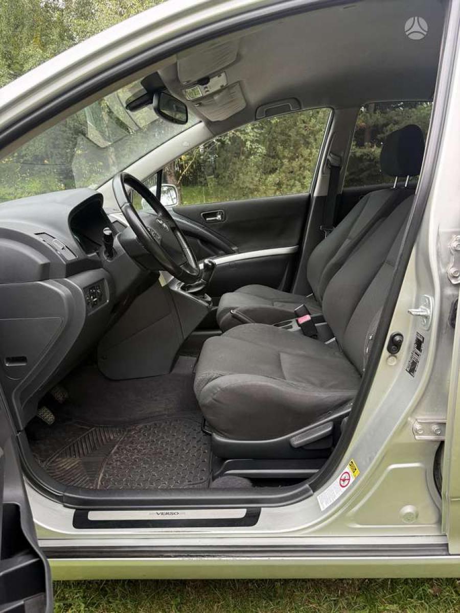 Pelēks Toyota Corolla Verso 2006 Viļņa, ar dzinēja tilpumu 2.23 L un nobraukumu 316 tūkst. km par 1850 €, foto 13 vietnē AUTOMOTO.COM.LV