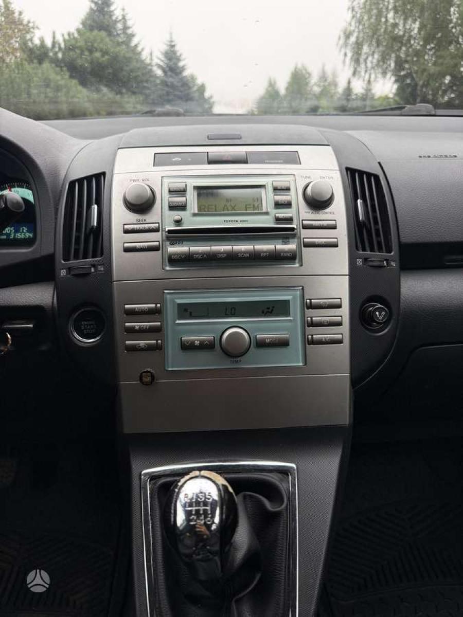 Pelēks Toyota Corolla Verso 2006 Viļņa, ar dzinēja tilpumu 2.23 L un nobraukumu 316 tūkst. km par 1850 €, foto 15 vietnē AUTOMOTO.COM.LV