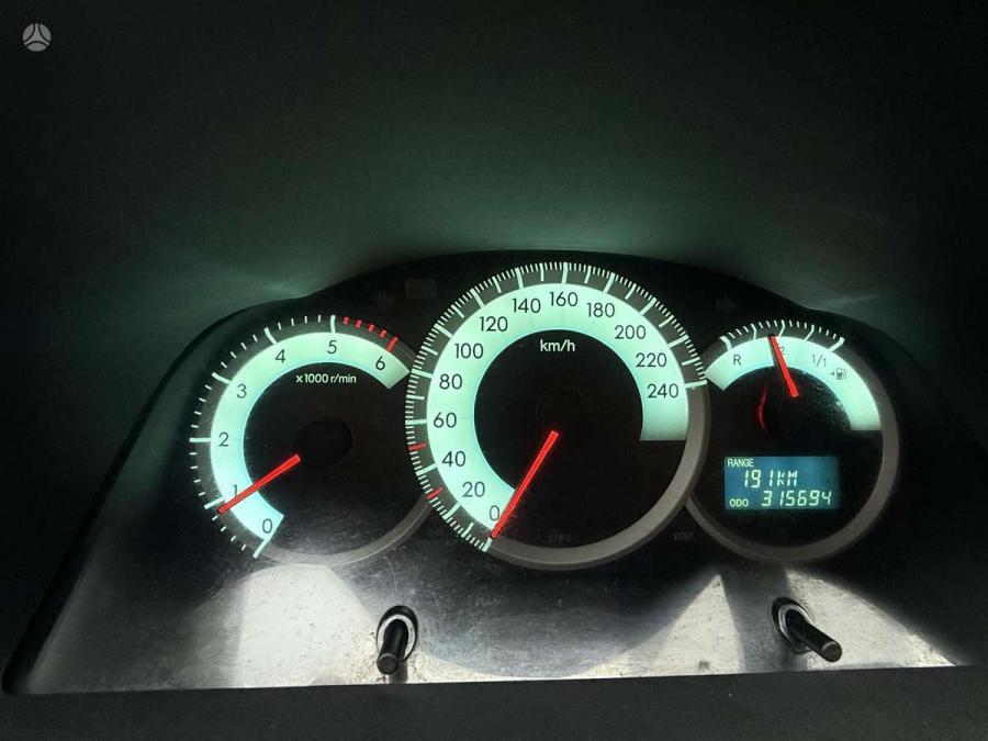 Pelēks Toyota Corolla Verso 2006 Viļņa, ar dzinēja tilpumu 2.23 L un nobraukumu 316 tūkst. km par 1850 €, foto 16 vietnē AUTOMOTO.COM.LV