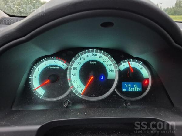 Pelēks Toyota Corolla Verso 2006 Rīga, ar dzinēja tilpumu 2.20 L un nobraukumu 290 tūkst. km par 1390 €, foto 5 vietnē AUTOMOTO.COM.LV