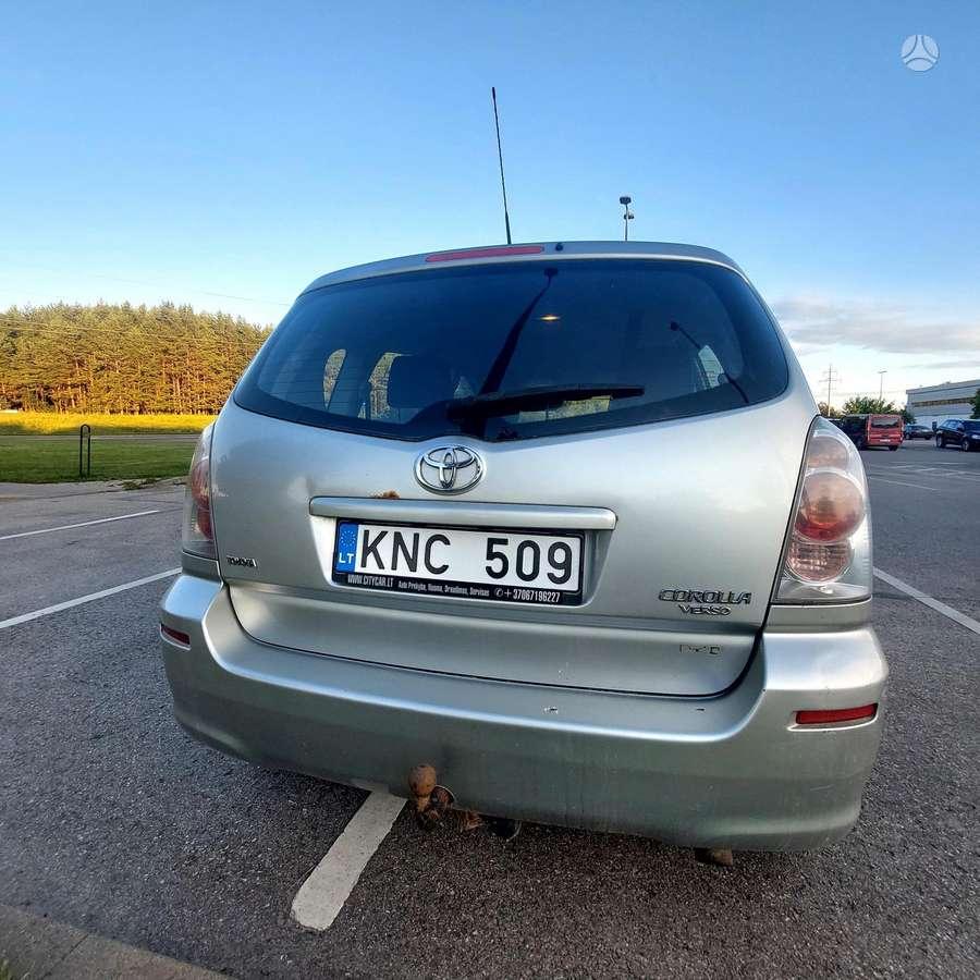 Grey Toyota Corolla Verso 2006 in Utena, with an engine capacity of 2.23 L and mileage of 383 thousand km for 1800 €, photo 3 on AUTOMOTO.COM.LV