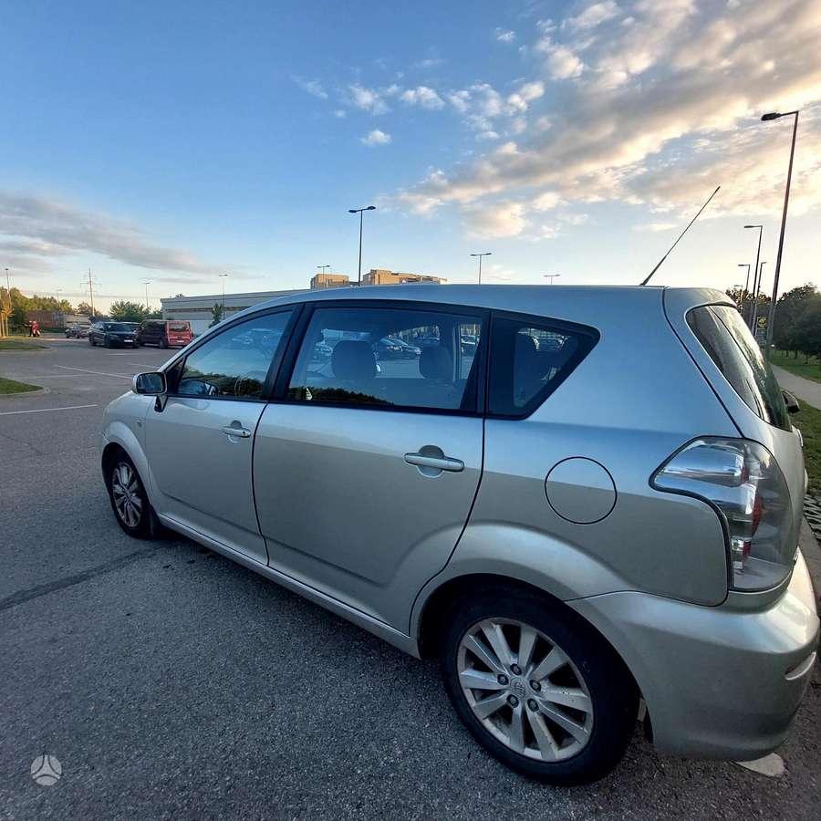 Grey Toyota Corolla Verso 2006 in Utena, with an engine capacity of 2.23 L and mileage of 383 thousand km for 1800 €, photo 6 on AUTOMOTO.COM.LV