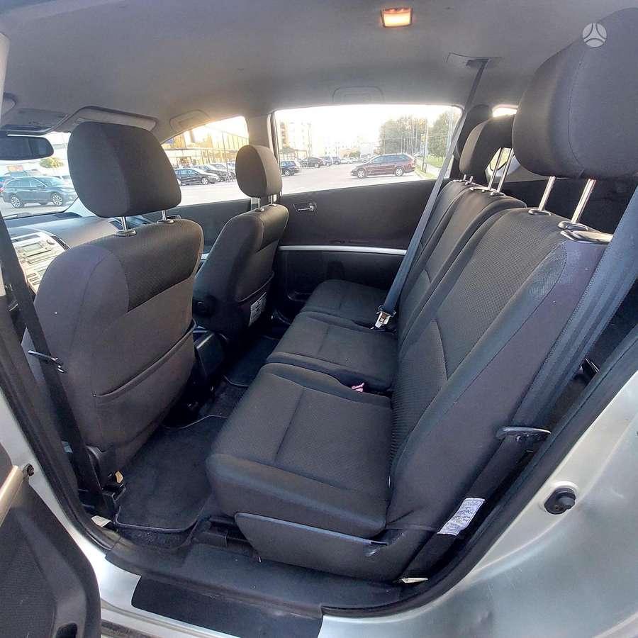Grey Toyota Corolla Verso 2006 in Utena, with an engine capacity of 2.23 L and mileage of 383 thousand km for 1800 €, photo 7 on AUTOMOTO.COM.LV