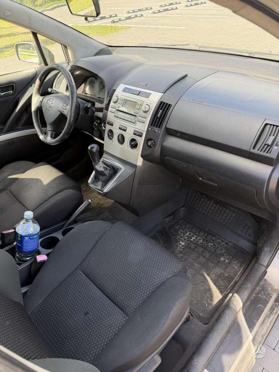 Pelēks Toyota Corolla Verso 2006 Kauņa, ar dzinēja tilpumu 2.00 L un nobraukumu 325 tūkst. km par 849 €, foto 12 vietnē AUTOMOTO.COM.LV