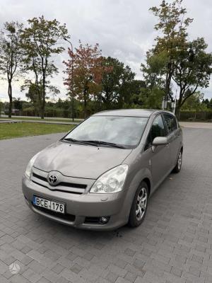 Grey Toyota Corolla Verso 2006 in Kaunas, with an engine capacity of 2.00 L and mileage of 345 thousand km for 999 €, photo 3 on AUTOMOTO.COM.LV