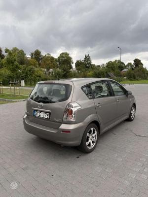 Grey Toyota Corolla Verso 2006 in Kaunas, with an engine capacity of 2.00 L and mileage of 345 thousand km for 999 €, photo 6 on AUTOMOTO.COM.LV