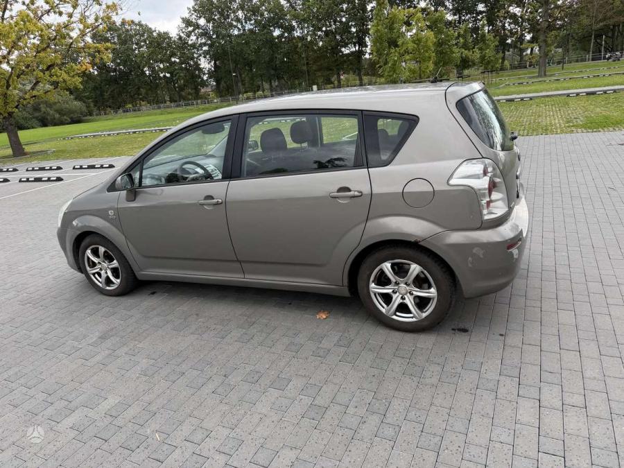 Pelēks Toyota Corolla Verso 2006 Kauņa, ar dzinēja tilpumu 2.00 L un nobraukumu 345 tūkst. km par 999 €, foto 9 vietnē AUTOMOTO.COM.LV