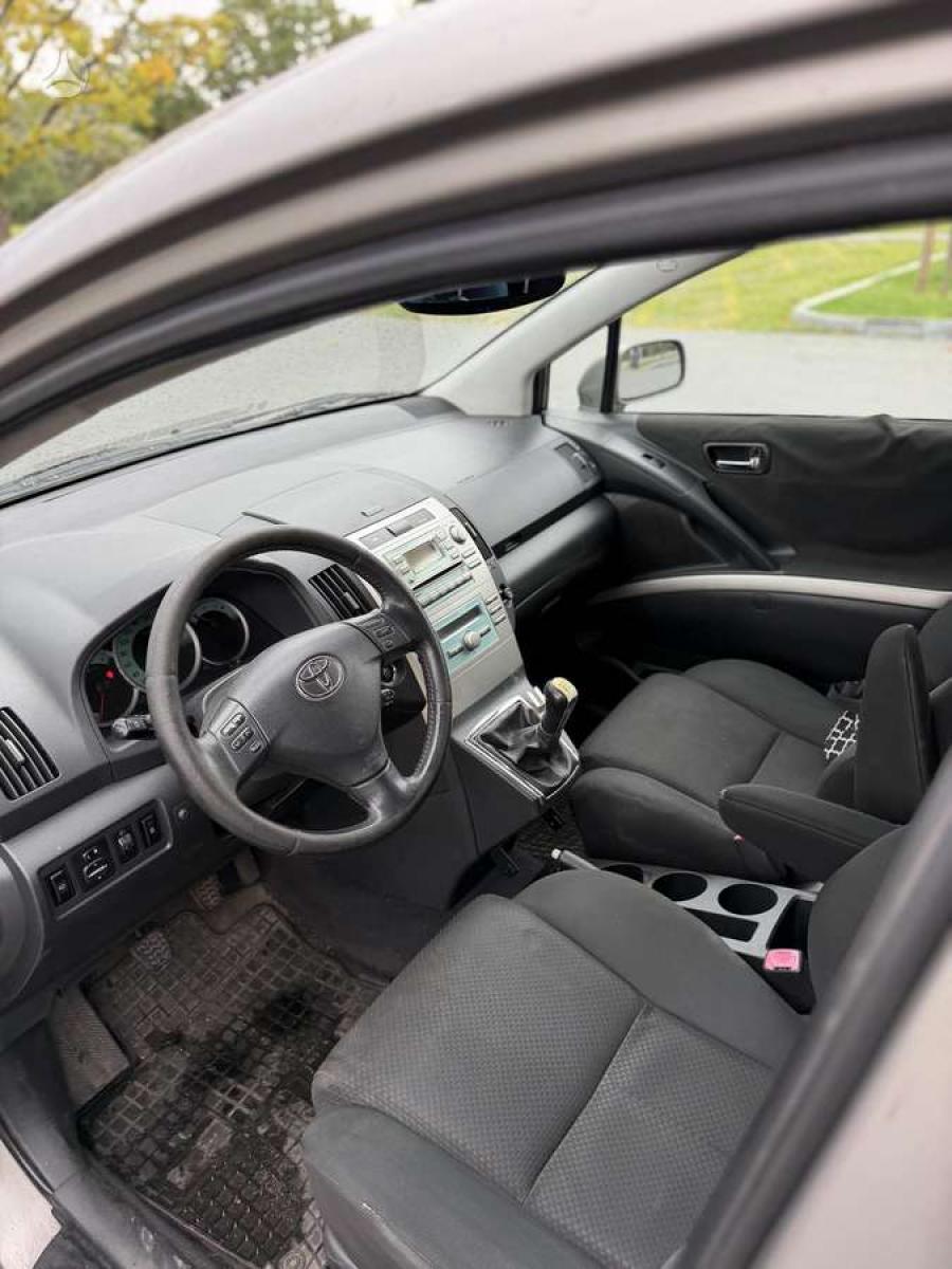 Pelēks Toyota Corolla Verso 2006 Kauņa, ar dzinēja tilpumu 2.00 L un nobraukumu 345 tūkst. km par 999 €, foto 12 vietnē AUTOMOTO.COM.LV
