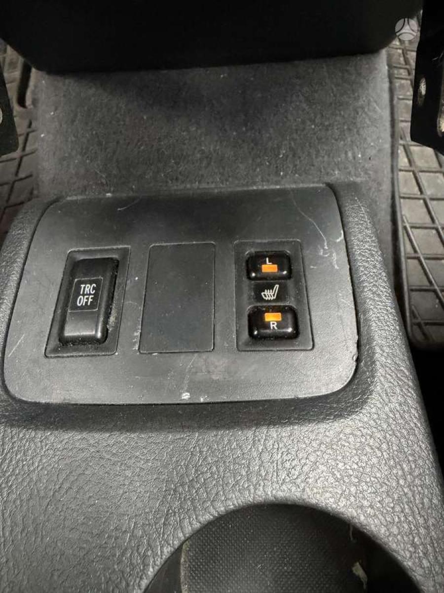 Pelēks Toyota Corolla Verso 2006 Kauņa, ar dzinēja tilpumu 2.00 L un nobraukumu 345 tūkst. km par 999 €, foto 15 vietnē AUTOMOTO.COM.LV