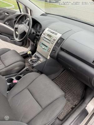 Pelēks Toyota Corolla Verso 2006 Kauņa, ar dzinēja tilpumu 2.00 L un nobraukumu 345 tūkst. km par 999 €, foto 16 vietnē AUTOMOTO.COM.LV