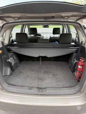 Pelēks Toyota Corolla Verso 2006 Kauņa, ar dzinēja tilpumu 2.00 L un nobraukumu 345 tūkst. km par 999 €, foto 17 vietnē AUTOMOTO.COM.LV