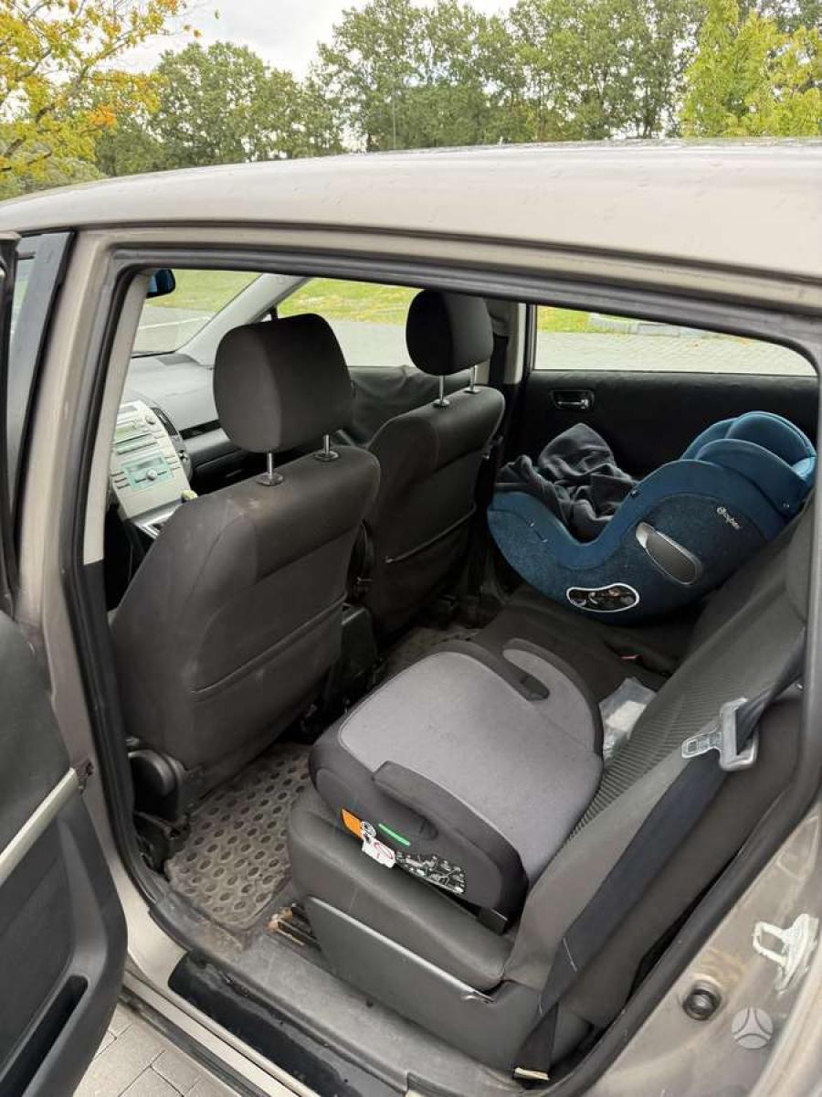 Pelēks Toyota Corolla Verso 2006 Kauņa, ar dzinēja tilpumu 2.00 L un nobraukumu 345 tūkst. km par 999 €, foto 18 vietnē AUTOMOTO.COM.LV