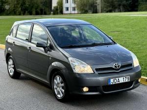 Grey Toyota Corolla Verso 2006 in Kaunas, with an engine capacity of 2.23 L and mileage of 247 thousand km for 2500 €, photo  on AUTOMOTO.COM.LV