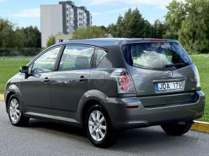 Grey Toyota Corolla Verso 2006 in Kaunas, with an engine capacity of 2.23 L and mileage of 247 thousand km for 2500 €, photo 4 on AUTOMOTO.COM.LV
