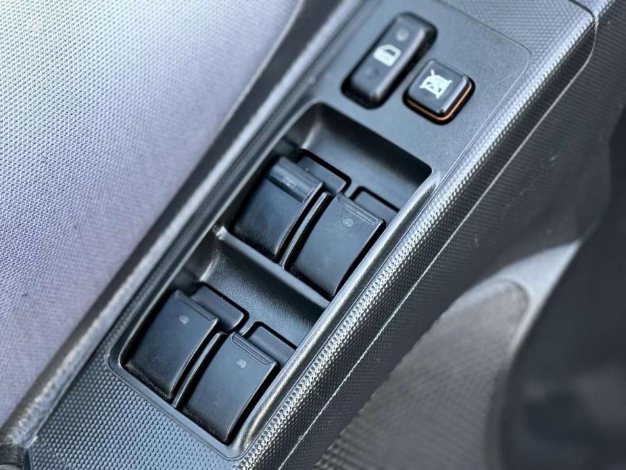Grey Toyota Corolla Verso 2006 in Kaunas, with an engine capacity of 2.23 L and mileage of 247 thousand km for 2500 €, photo 12 on AUTOMOTO.COM.LV