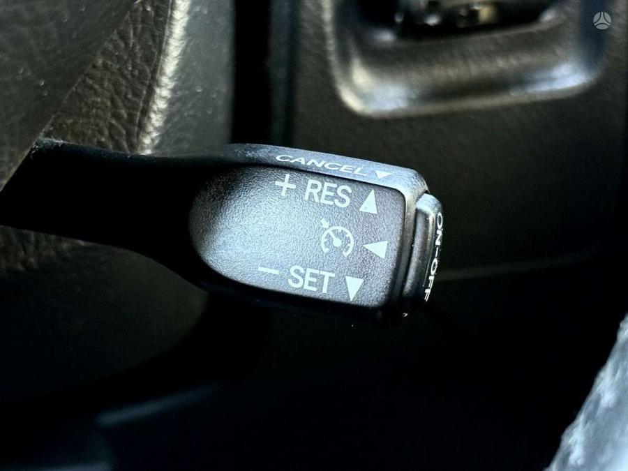 Grey Toyota Corolla Verso 2006 in Kaunas, with an engine capacity of 2.23 L and mileage of 247 thousand km for 2500 €, photo 15 on AUTOMOTO.COM.LV