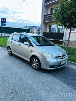 Grey Toyota Corolla Verso 2006 in Riga, with an engine capacity of 2.20 L and mileage of 353 thousand km for 1500 €, photo  on AUTOMOTO.COM.LV