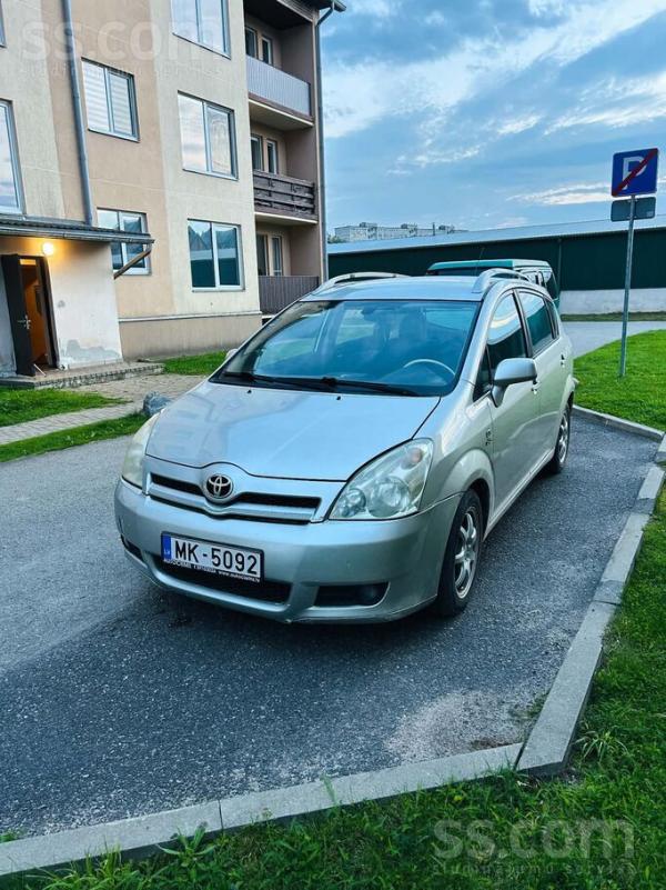Pelēks Toyota Corolla Verso 2006 Rīga, ar dzinēja tilpumu 2.00 L un nobraukumu 353 tūkst. km par 1500 €, foto 3 vietnē AUTOMOTO.COM.LV