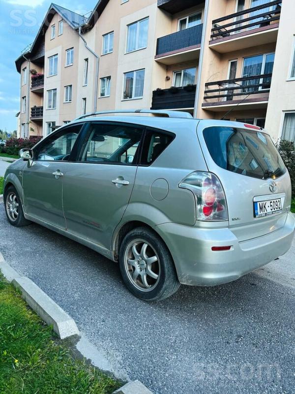 Pelēks Toyota Corolla Verso 2006 Rīga, ar dzinēja tilpumu 2.00 L un nobraukumu 353 tūkst. km par 1500 €, foto 5 vietnē AUTOMOTO.COM.LV