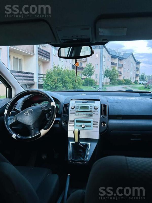 Pelēks Toyota Corolla Verso 2006 Rīga, ar dzinēja tilpumu 2.00 L un nobraukumu 353 tūkst. km par 1500 €, foto 6 vietnē AUTOMOTO.COM.LV