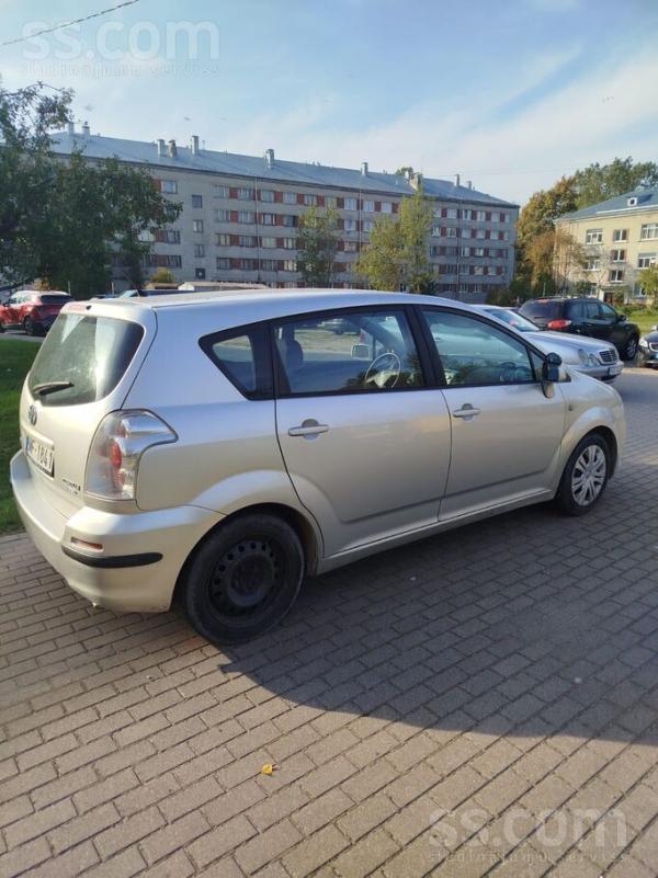 Grey Toyota Corolla Verso 2006 in Riga, with an engine capacity of 1.80 L and mileage of 340 thousand km for 2800 €, photo 4 on AUTOMOTO.COM.LV