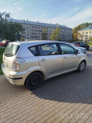 Grey Toyota Corolla Verso 2006 in Riga, with an engine capacity of 1.80 L and mileage of 340 thousand km for 2800 €, photo 4 on AUTOMOTO.COM.LV