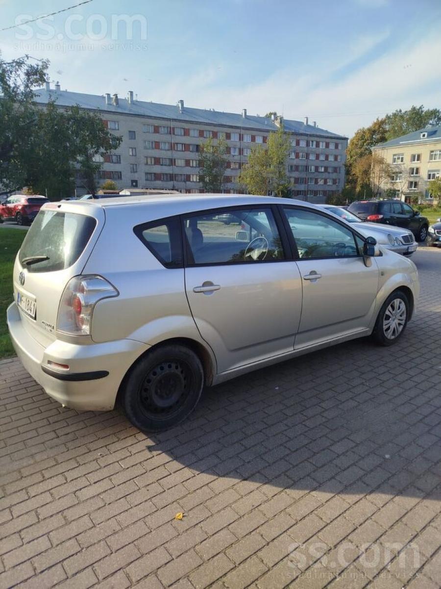 Grey Toyota Corolla Verso 2006 in Riga, with an engine capacity of 1.80 L and mileage of 340 thousand km for 2800 €, photo 4 on AUTOMOTO.COM.LV