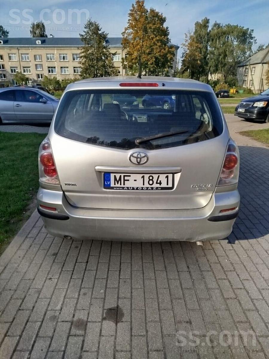 Grey Toyota Corolla Verso 2006 in Riga, with an engine capacity of 1.80 L and mileage of 340 thousand km for 2800 €, photo 5 on AUTOMOTO.COM.LV