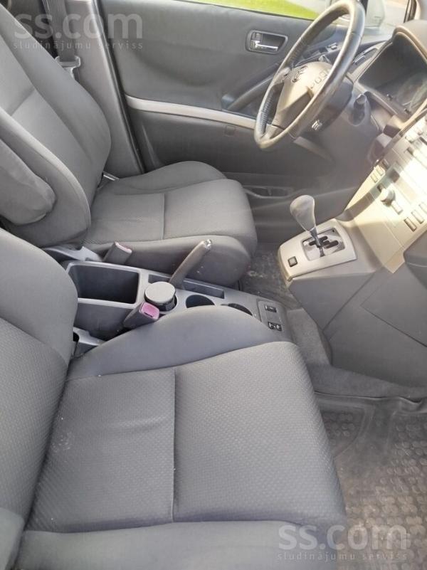 Grey Toyota Corolla Verso 2006 in Riga, with an engine capacity of 1.80 L and mileage of 340 thousand km for 2800 €, photo 7 on AUTOMOTO.COM.LV