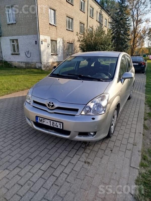 Pelēks Toyota Corolla Verso 2006 Rīga, ar dzinēja tilpumu 1.80 L un nobraukumu 340 tūkst. km par 2800 €, foto 1 vietnē AUTOMOTO.COM.LV