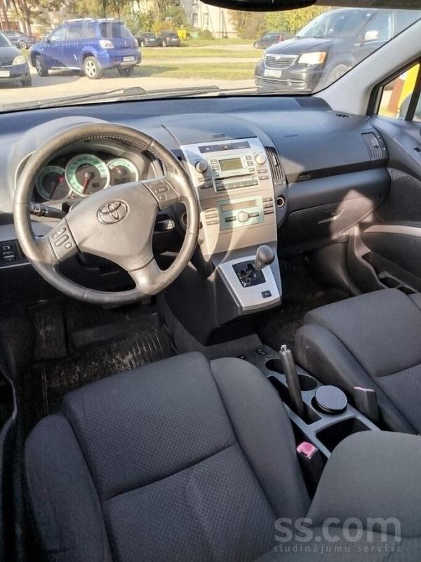 Pelēks Toyota Corolla Verso 2006 Rīga, ar dzinēja tilpumu 1.80 L un nobraukumu 340 tūkst. km par 2800 €, foto 6 vietnē AUTOMOTO.COM.LV